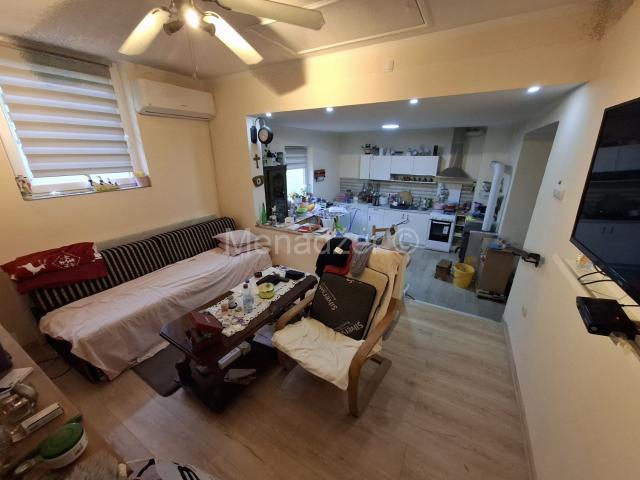 Ripanj,126m2 priz 4.0sob, 11ari placa, renovran, garaza, magacin, uknjižen