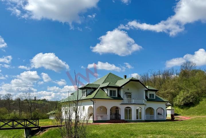 Lični svet sakriven na obroncima Avale - privatno imanje 4hektara - Vila sa bazenom 554m2 i pom