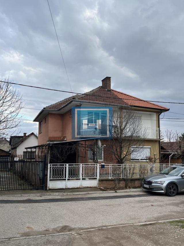 Starija kuća(vertikala)za renoviranje blizu centra grada
