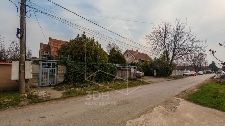Borča, uknjižena građevinska parcela 15, 63 ari