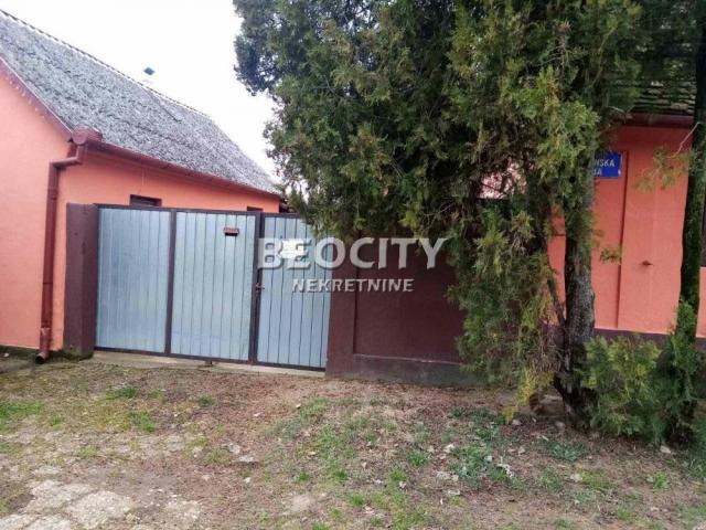 Irig, Centar, , 3.0, 74m2, 60000EUR Dve manje kuće na placu
