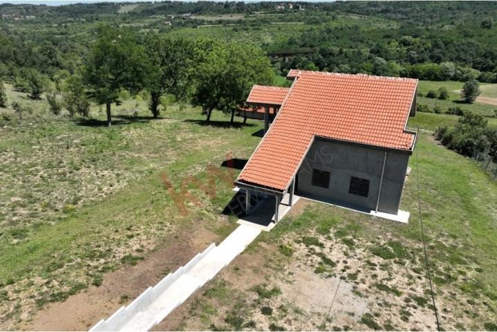 Kuća 204m2, sa 143 ara zemljišta, Ripanj