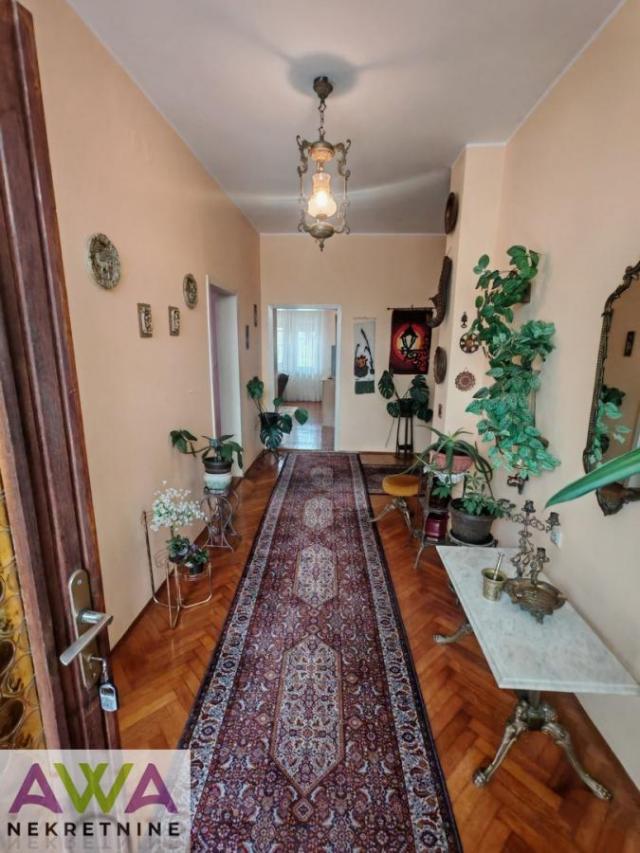 Apatin – Prizemna kuća 163m² u širem centru, mirna ulica, odličan raspored