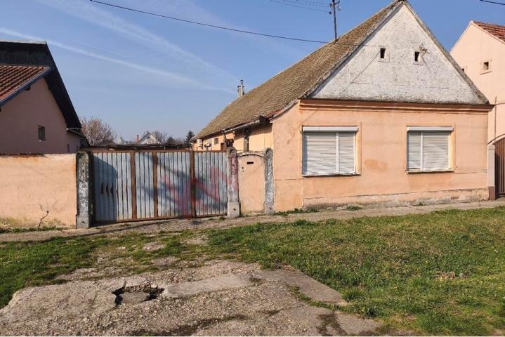 Kuća u Staroj Pazovi, na prostranom placu