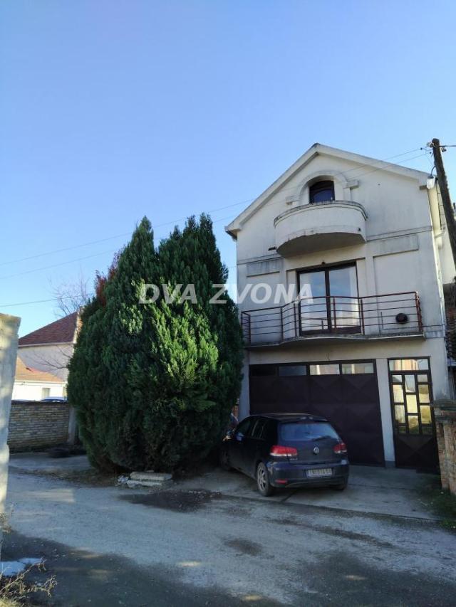 UREĐENA KUĆA NA EKSTRA LOKACIJI – INĐIJA