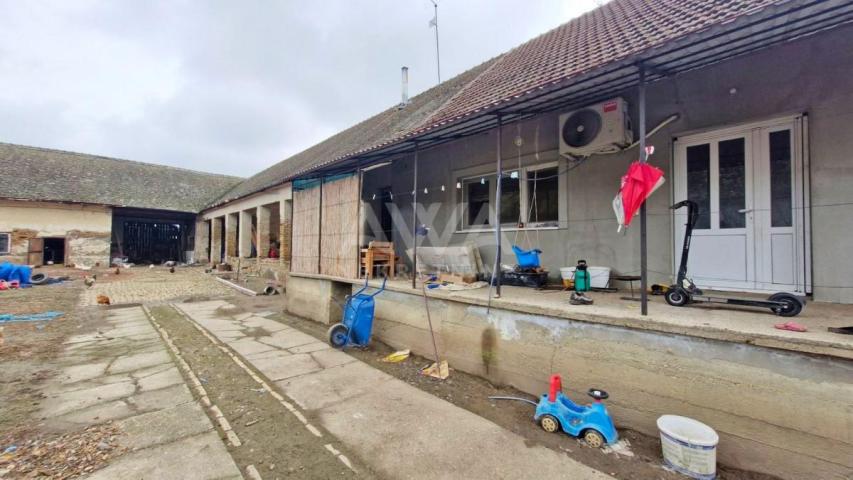 Sivac, Kuća sa velikim potencijalom, 584m2, Plac 2858m2