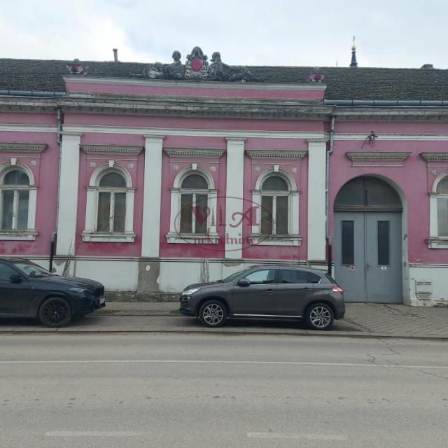 Srbobran, Salonska kuća u centru Srbobrana