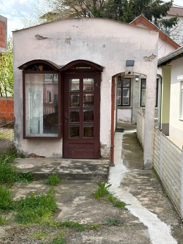 RETKO U PONUDI – KUĆA + LOKAL U STROGOM CENTRU TRSTENIKA