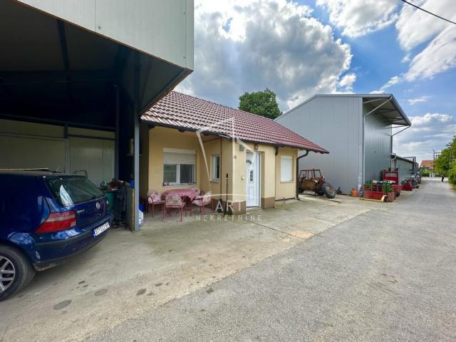 Stari Banovci, uknjiženo, plac 9 ari, hladnjača ID#1106211