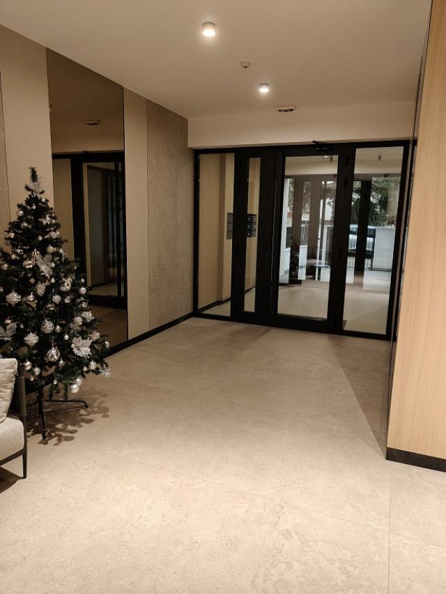 VOZDOVAC AUTOKOMANDA 210m2 , 650000e