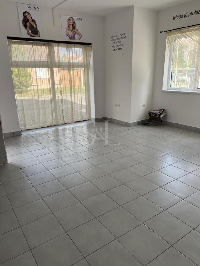 LOKAL NA ODLIČNOJ LOKACIJI