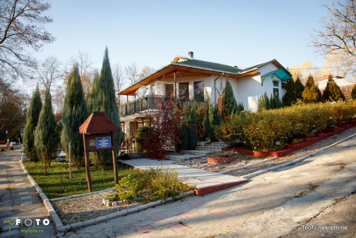 TOPOLA TOPOLA 230m2 , 4 bungalov ,650000e