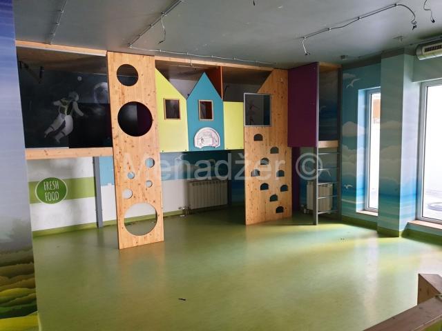 Đeram, lokal 90m2, PR, izlog, bašta