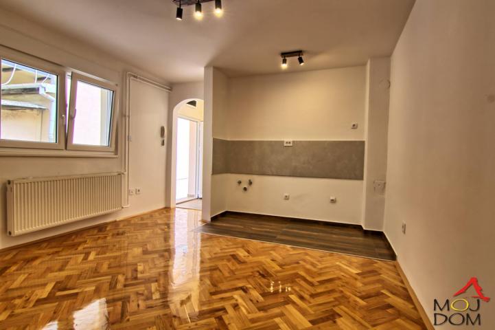 NOVI SAD - CENTAR - GARSONJERA - 24 m2 - 84,000€