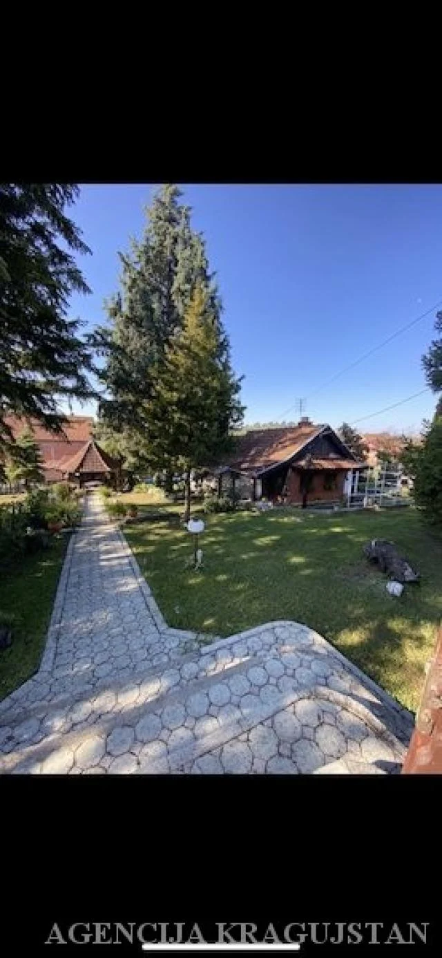 Prodaja, Vikendica, 138m2 , Knić