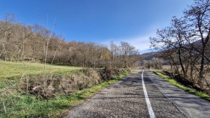 Parcela  pogodna za izgradnju vikendice, selo Orašje kod Varvarina