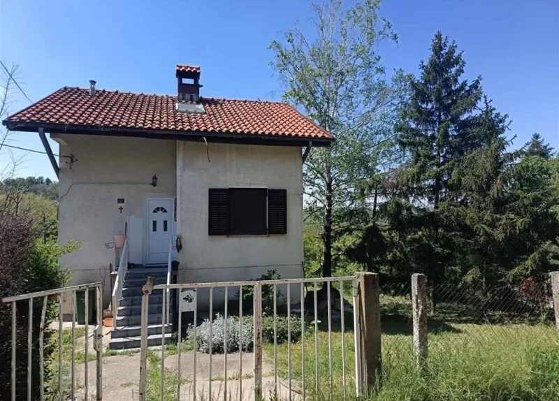 Prodaje se kuca u Grockoj-vikend naselje Voloder