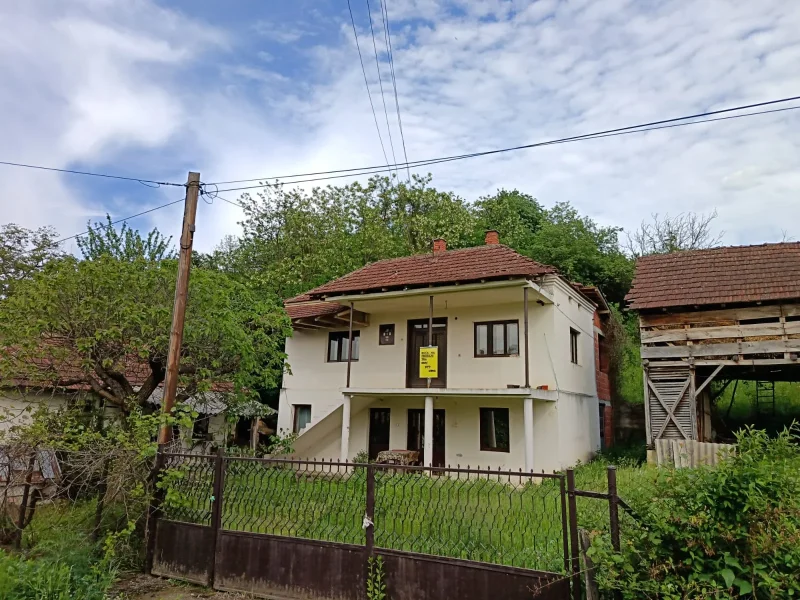 Velika kuca+mala kuca+stala/kotobanja+zemlje (4 ari)
