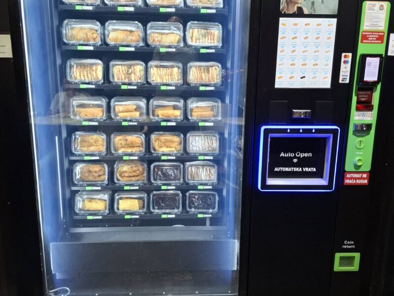Prodajem vending mašinu TCN za prodaju raznih proizvoda, dimenzije 170 x 195 x 100
