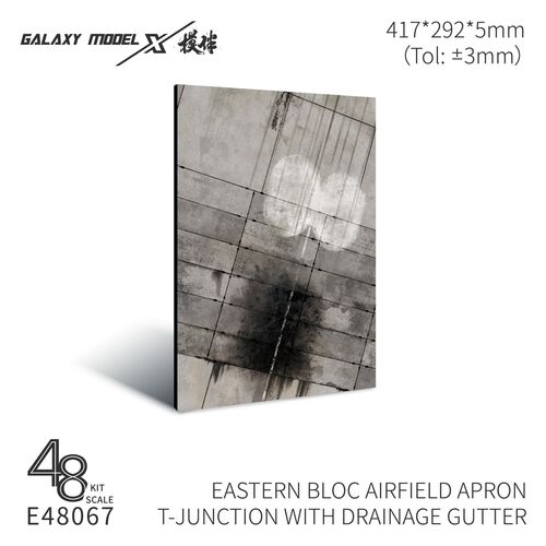 Galaxy-Model E48067 Eastern Bloc Airfield Apron – T-Junction with Drainage Gutter