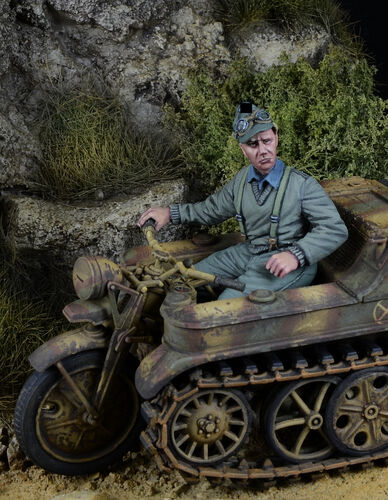 NEW! D-DAY miniature studio 35287 German Waffen SS Prinz Eugen Mountain Division Kettenkrad Driver 1942-1945 (1 Figure)