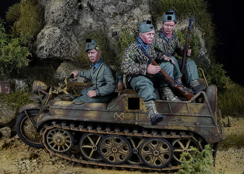 D-DAY miniature studio 35290 German Waffen SS Gebirgsjager Kettenkrad Crew (3 Figures Set)