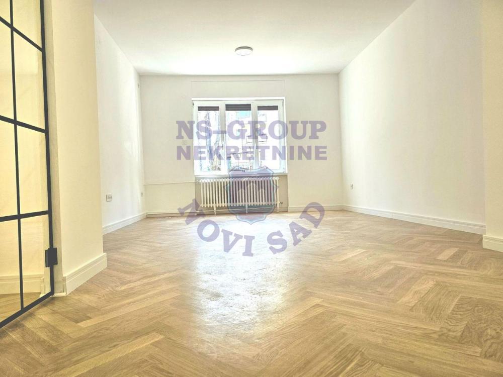 Trosoban stan na prodaju, 75m2, 266.510€
