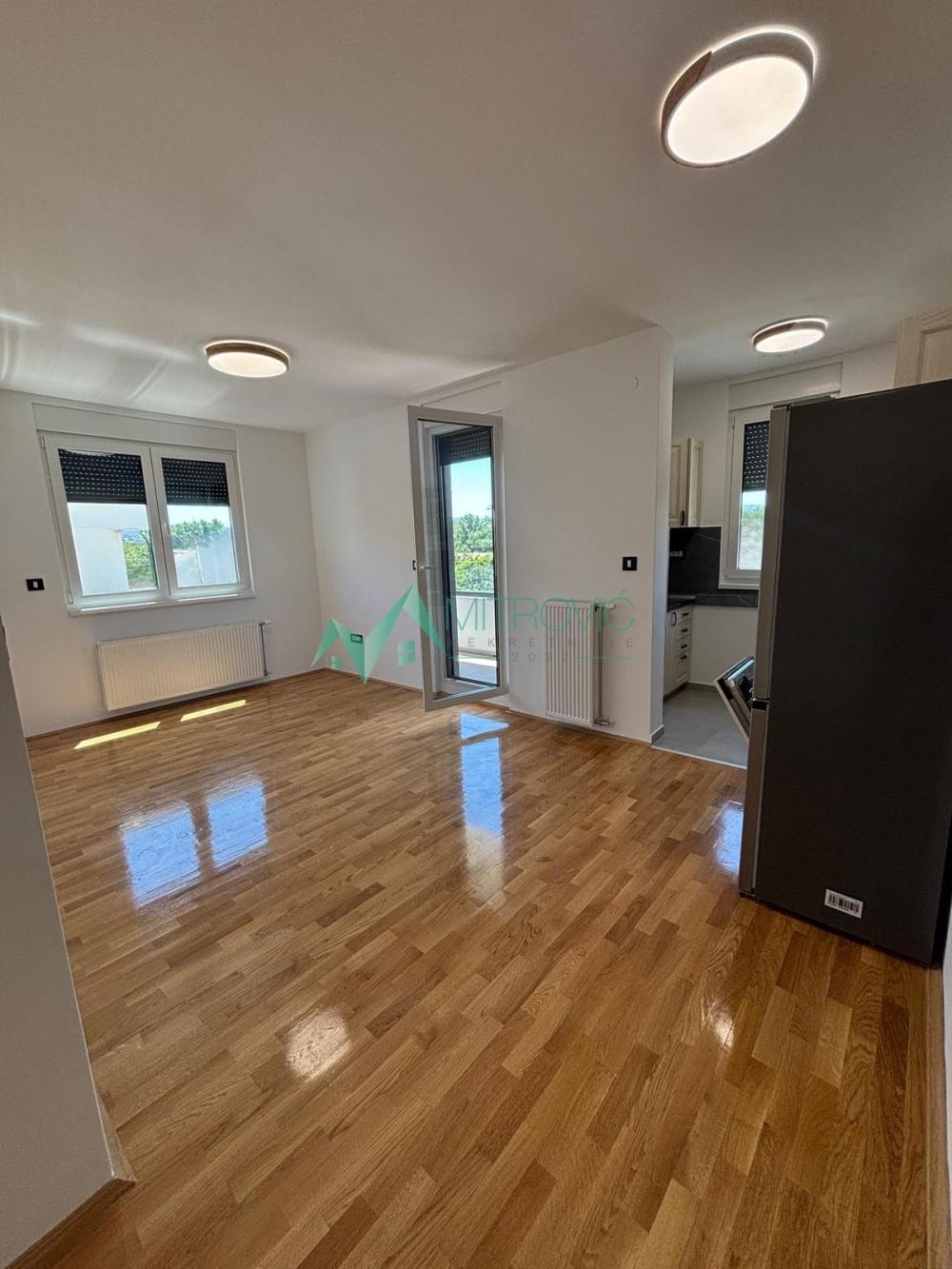 Dvoiposoban stan za izdavanje, 62m2, 550€