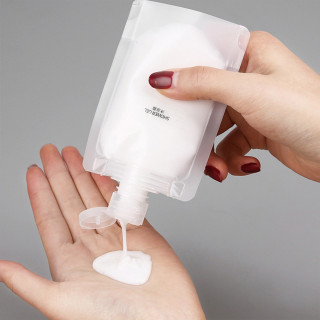 1+1 GRATIS Prenosivi dispenzer za kreme, sampone ili tečnu hranu od 100 ML