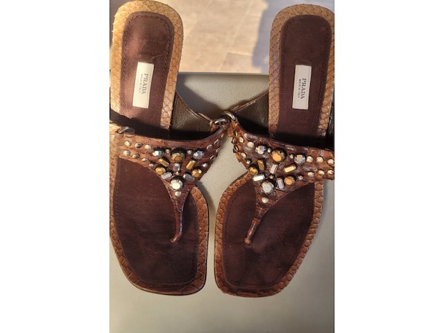 **Prada papuce**