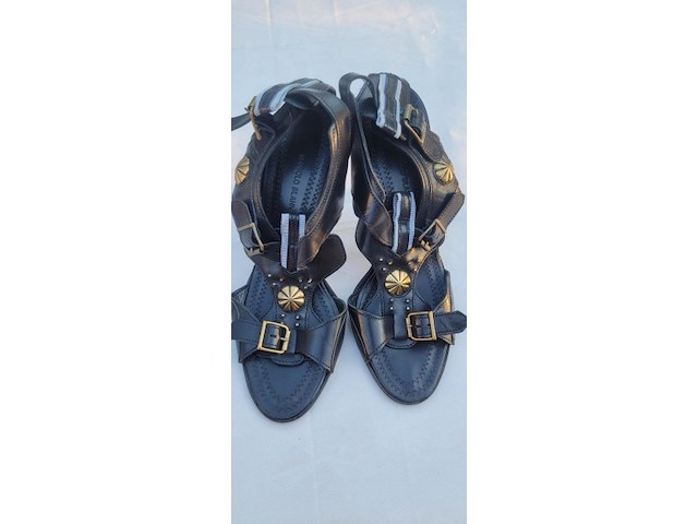 **Manolo Blahnik sandale**