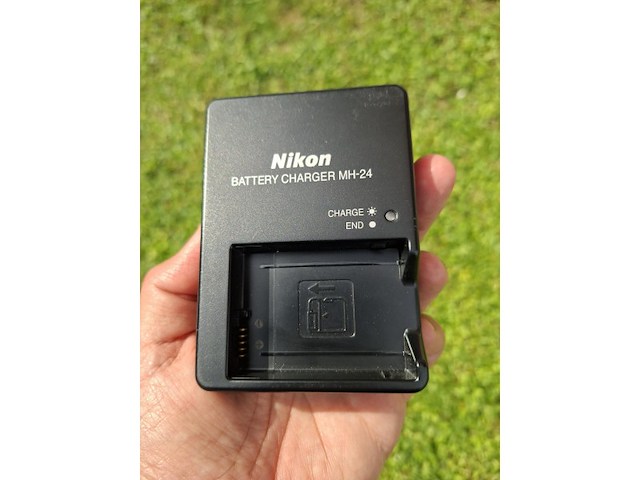 Nikon MH-24 Punjač