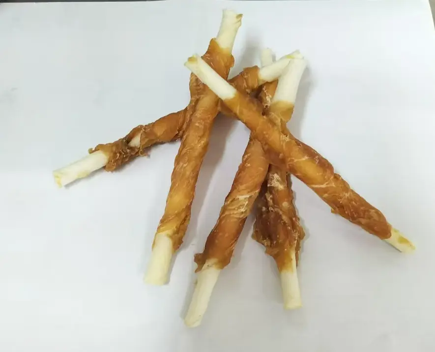 Kozmo Poslastica za pse štapići za žvakanje za čišćenje zuba i jačanje desni bez žitarica, Twist Stick Chicken, Sa piletinom, 500g (50 kom)