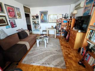 Trosobni stan Gandijeva, Mladost, Beograd