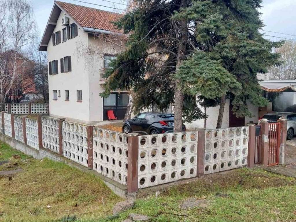 Samostalna porodična vila 330 m², Krnjača - Kotež - Ovča, Beograd