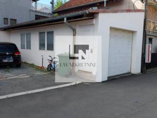 Samostalna porodična vila 42 m², u dobrom stanju, Cvetanova ćuprija - Veliki Mokri Lug, Beograd