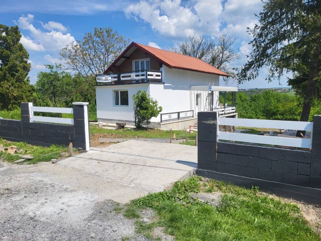 Samostalna porodična vila Radise Jovanovic br.3, Lazarevac Centar, Beograd
