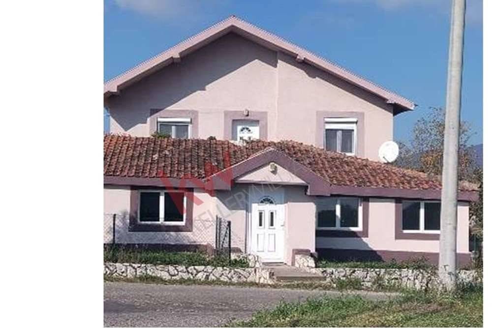 Samostalna porodična vila Milorada Petrovića, Mladenovac Centar, Beograd