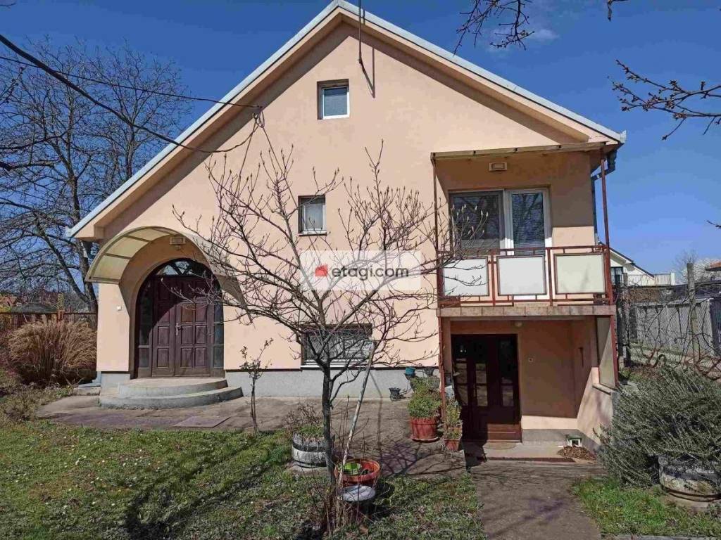 Samostalna porodična vila 105 m², u dobrom stanju, Bečmen - Dobanovci - Radiofar, Beograd
