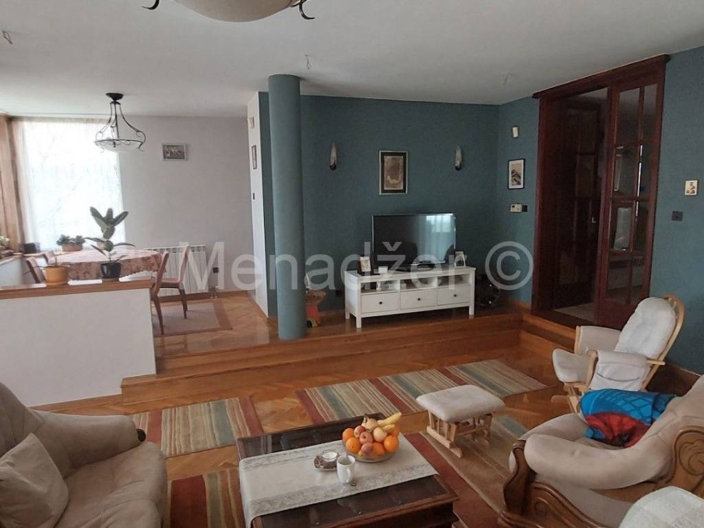 Samostalna porodična vila 385 m², Vojvode Vlahovića, Beograd