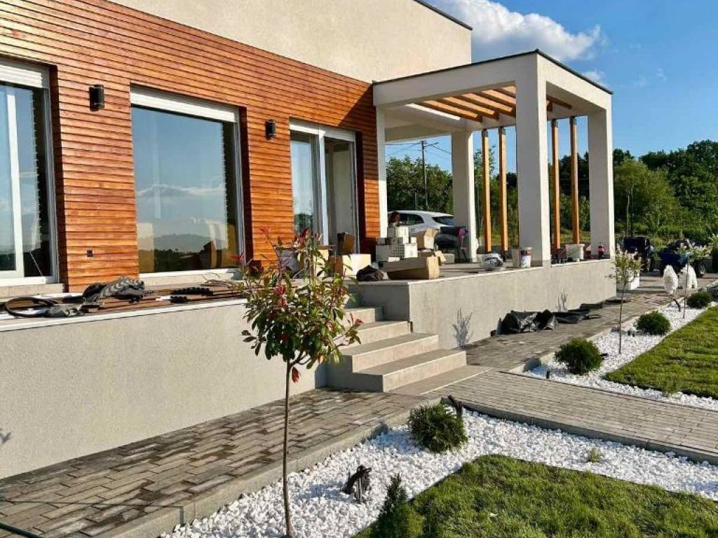 Samostalna porodična vila 147 m², odlično stanje, Barajevo Centar, Beograd