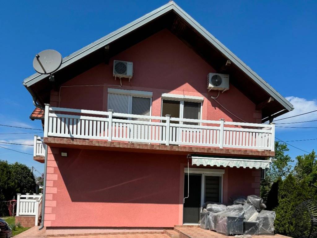 Samostalna porodična vila Milunke Savić 9, Bečmen - Dobanovci - Radiofar, Beograd