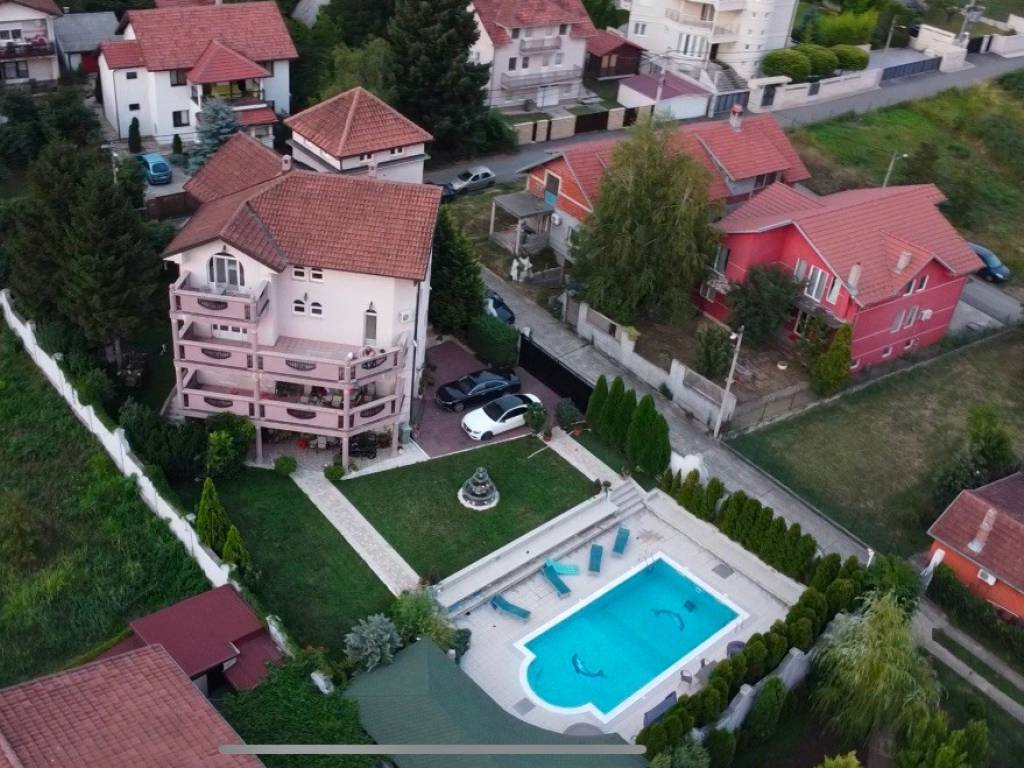 Samostalna porodična vila Miljakovacke livade 4, Jajinci, Beograd