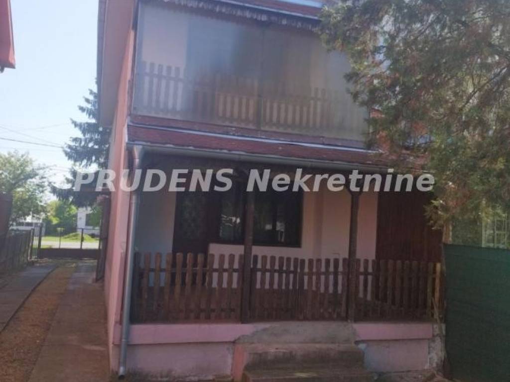 Samostalna porodična vila 150 m², u dobrom stanju, Bečmen - Dobanovci - Radiofar, Beograd