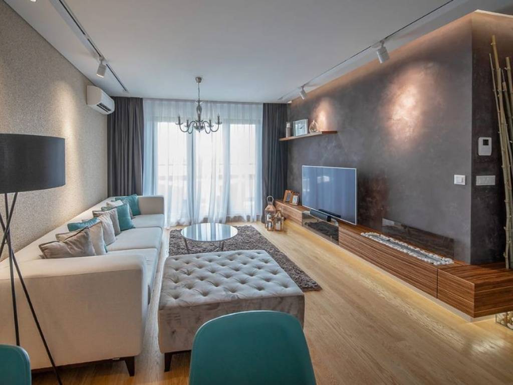 Trosobni stan Jurija Gagarina, Mladost, Beograd