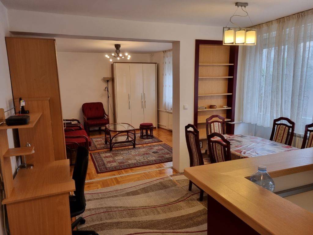 Dvosobni stan Primorska, Bogoslovija - Hadžipopovac, Beograd