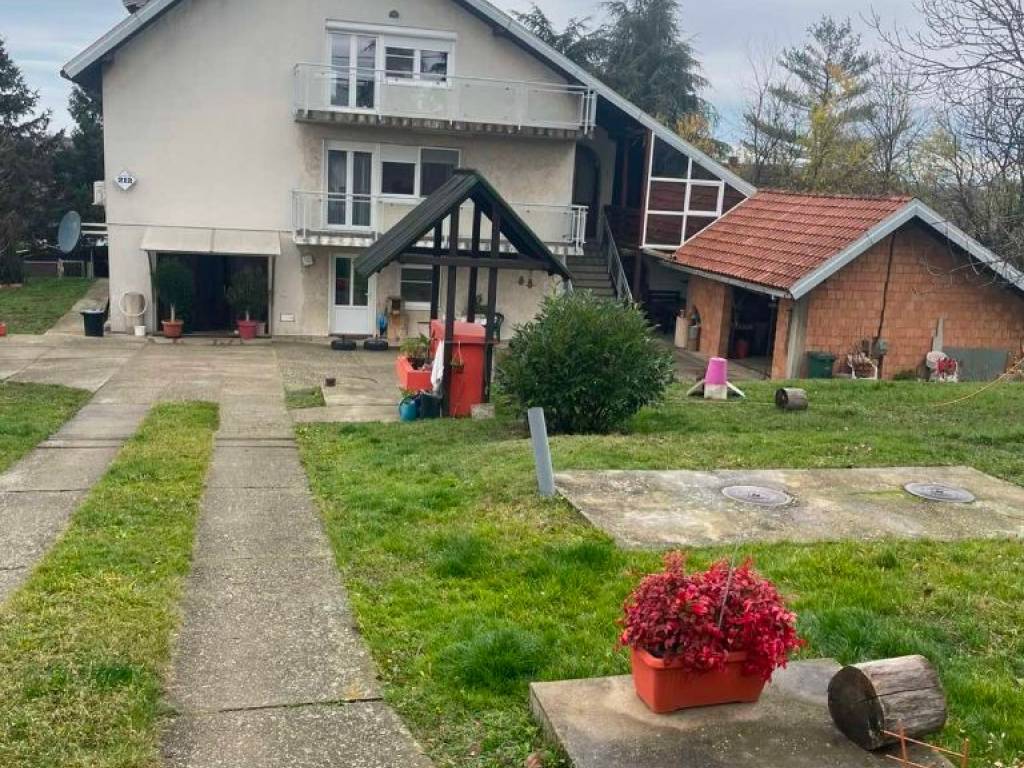 Samostalna porodična vila 328 m², odlično stanje, Lajkovac