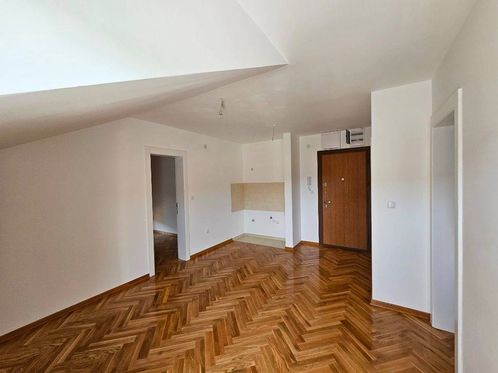 Trosobni stan Hilandarska 3, Slatina, Snežnik, Borjak, Vrnjačka Banja