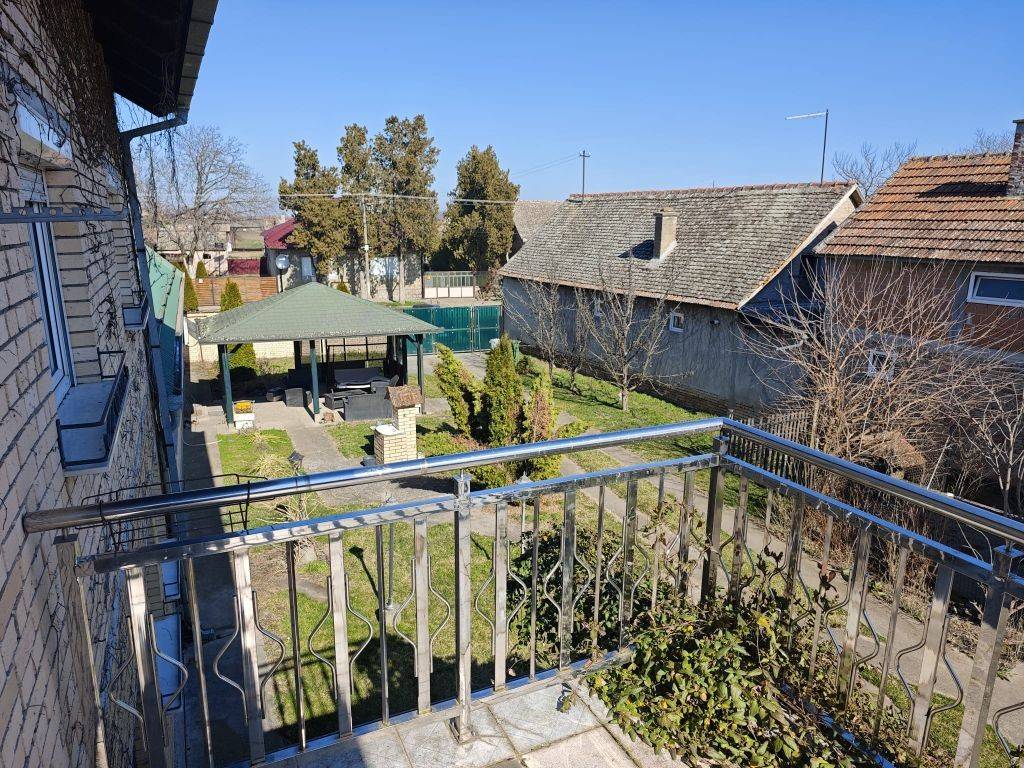 Samostalna porodična vila Djurdjevska 122, Centar, Stara Pazova