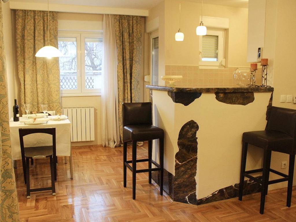 Trosobni stan Uciteljska, Beograd